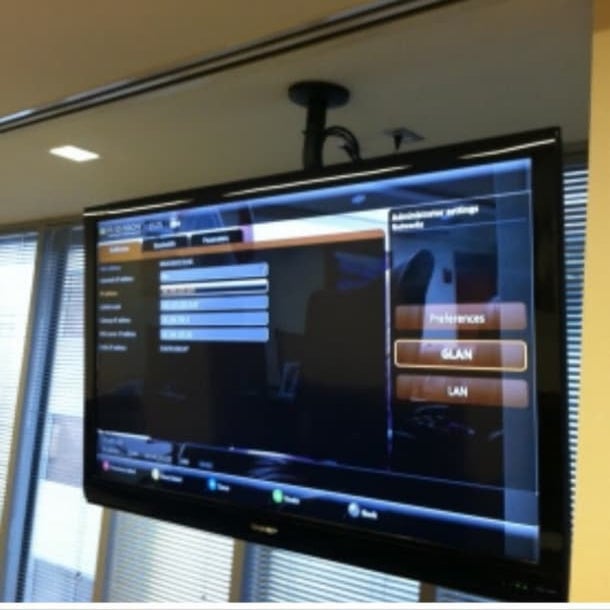 Side Hanging 42" Monitor | PDF