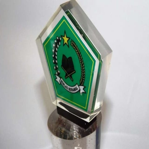 9 Contoh Desain Plakat Award Medali Penghargaan | PPTX