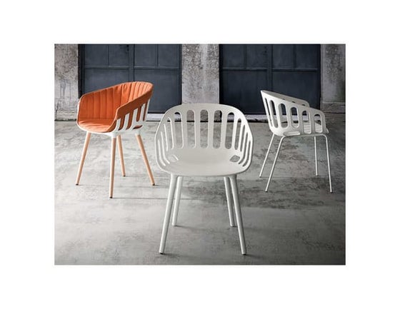 Moema bl chair, wood legs | PDF