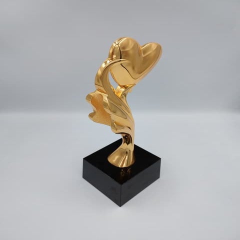 Golden Sculpture Heart Trophy at Clazz Trophy Malaysia | #1 Reliable ...