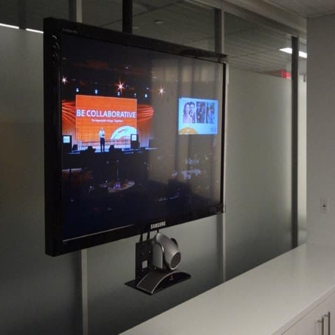 Side Hanging 42" Monitor | PDF