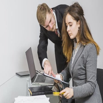 Key Differences Between Staff Augmentation and Traditional Hiring.pptx