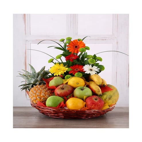 Awesome decorated fruit basket with flowers | PDF