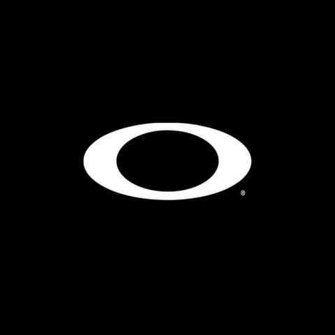 Oakley digital marketing ADV 420 | PPTX