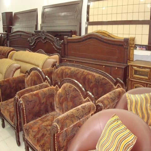 Retail Mgmt Presentation on furniture stores | PPT