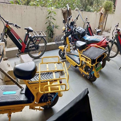 Synergies electric vehicles and hyper local delivery startups | PPT