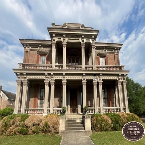 Two Rivers Mansion Restoration Slideshoe | PPTX