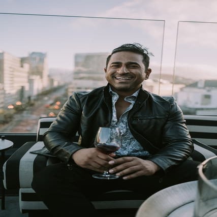 Vivek Shah is an Actor and Tech Entrepreneur in Los Angeles and Chicago.pdf