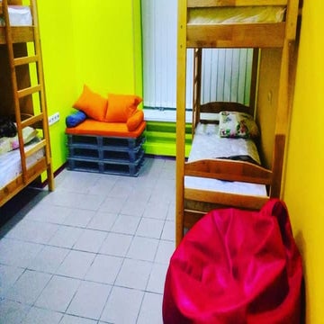 Хостел YourHostel - "Парк Відпочинку" метро Дорогожичи | PPTX